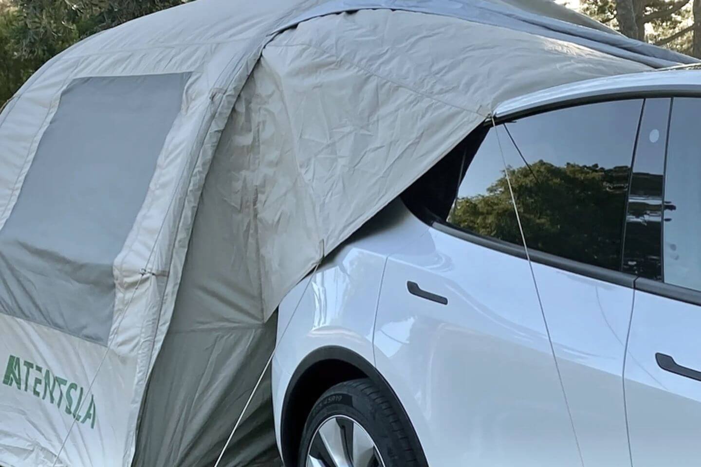 Nieuw: Speciale tent voor de Tesla Model Y - Camping met laadpaal