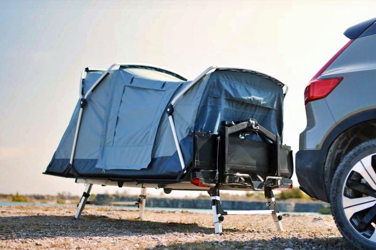 Thule komt met een tent voor op je trekhaak - Camping met laadpaal